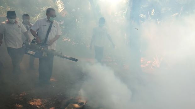 Caleg Perindo Turun Tangan Pimpin Fogging di Jepara - SINDO Jateng